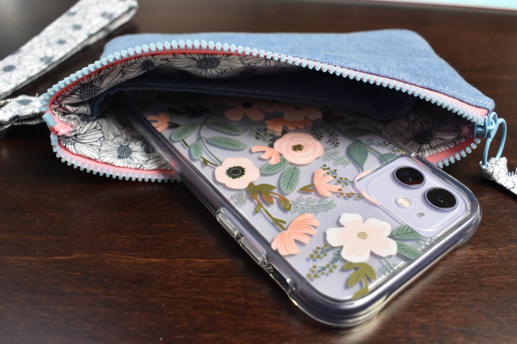 Free iPhone Wristlet Tutorial – Create Beautiful Quilts